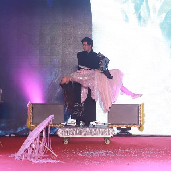 Fan Levitation - Magic Trick - China Magic Shop