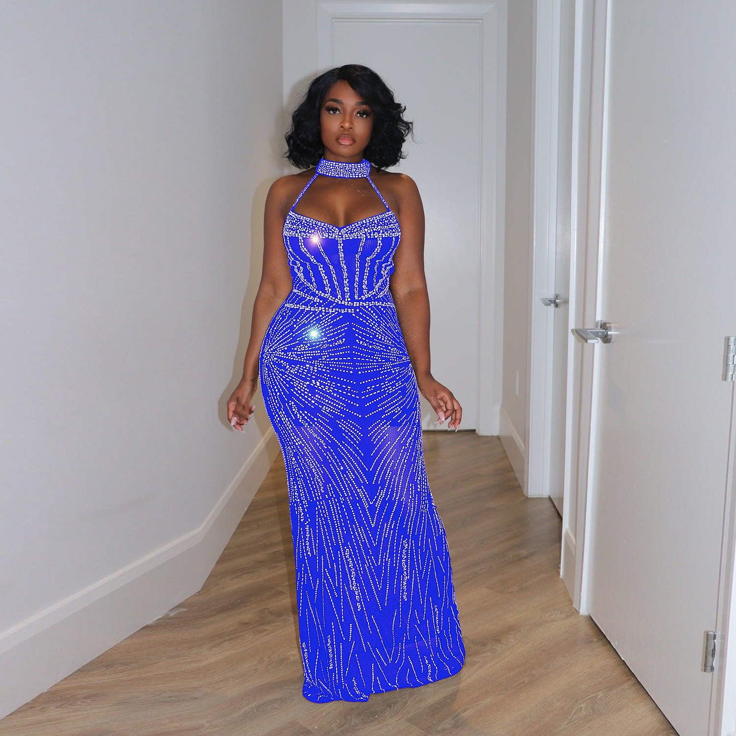 Slim fitting neck hanging ironing dress