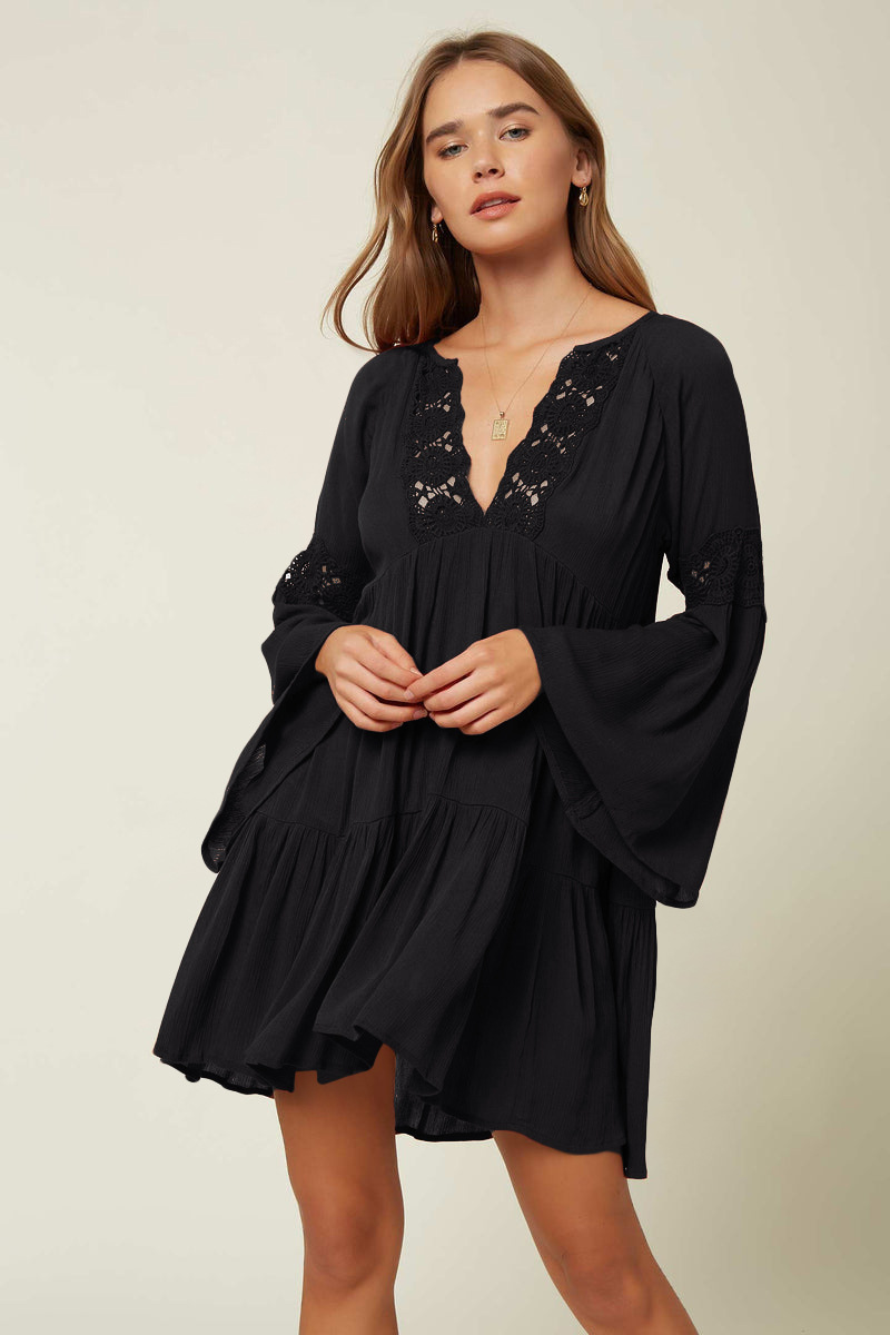 Rugged fabric lace layer by layer pretends to be a bikini